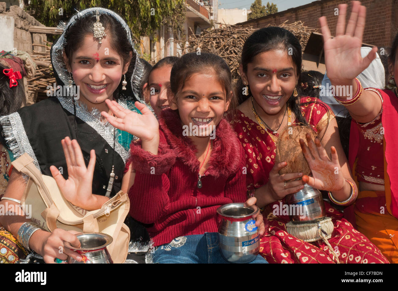Girls procession hi-res stock photography and images - Alamy