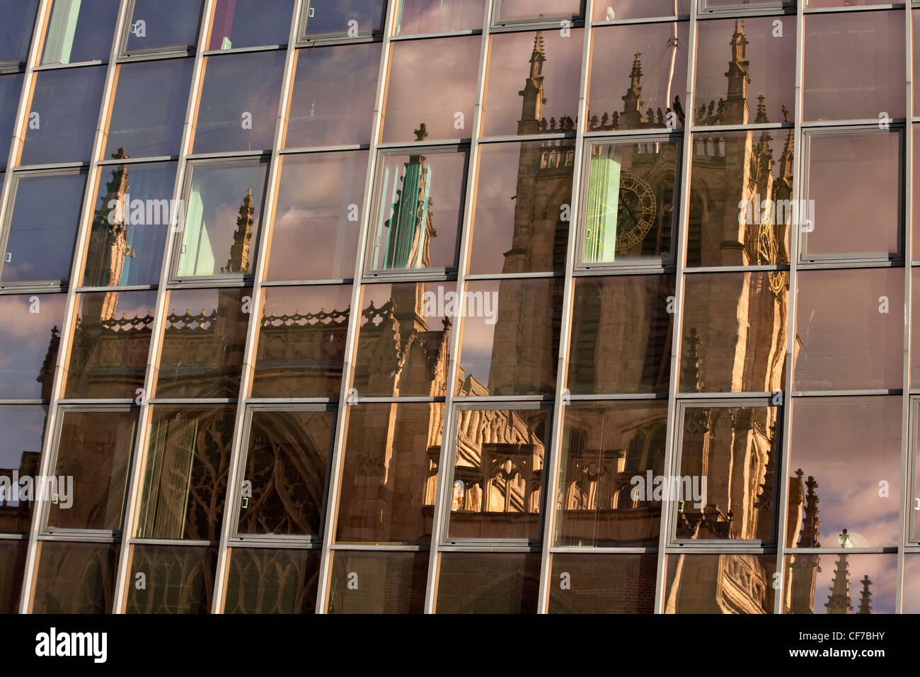 Reflection of Holy Trinity Church Kingston Upon Hull Stock Photo - Alamy