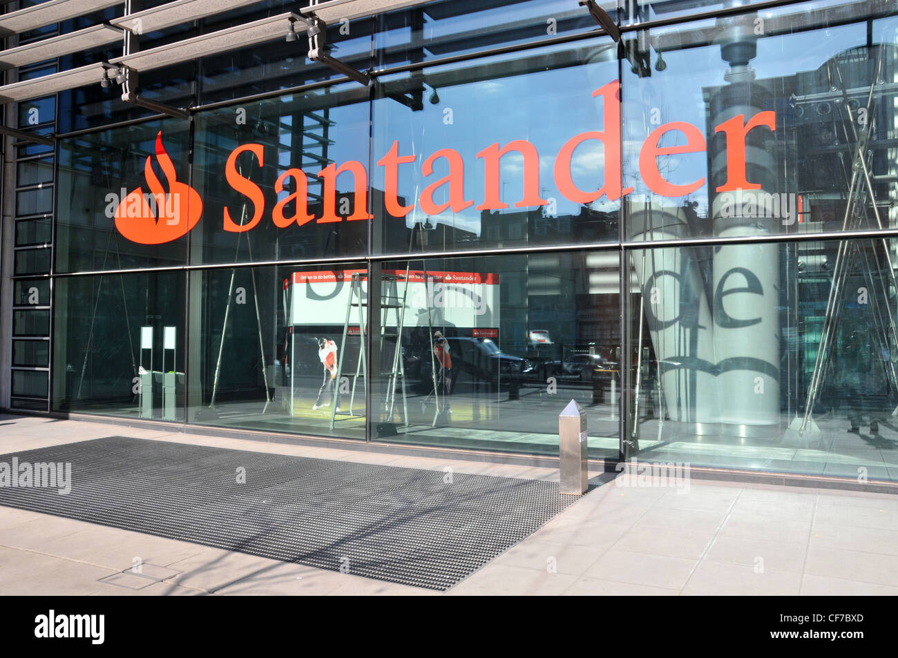 Santander london bank hi-res stock photography and images - Alamy
