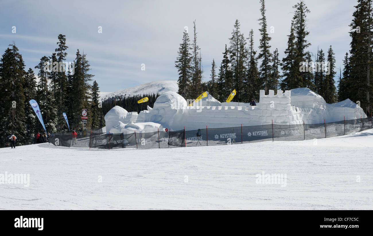 Kids fort snow hi-res stock photography and images - Alamy