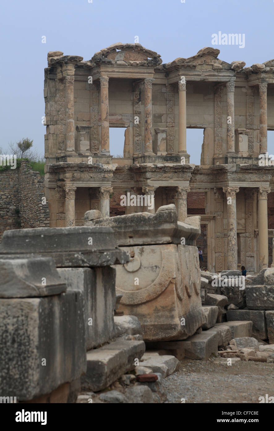 Roman columns, front view hi-res stock photography and images - Alamy
