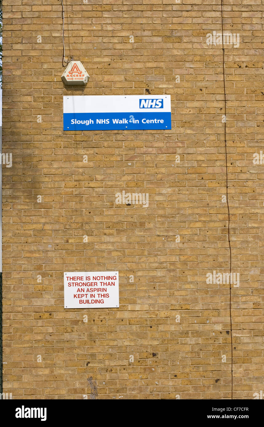 Nhs building hi-res stock photography and images - Alamy