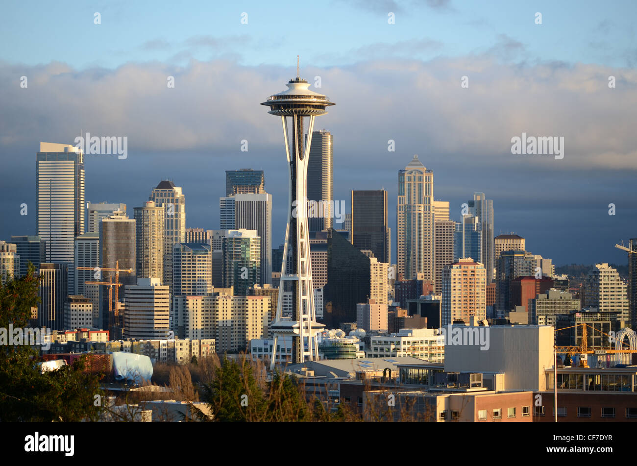 sunny day seattle skyline from queen anne Stock Photo - Alamy