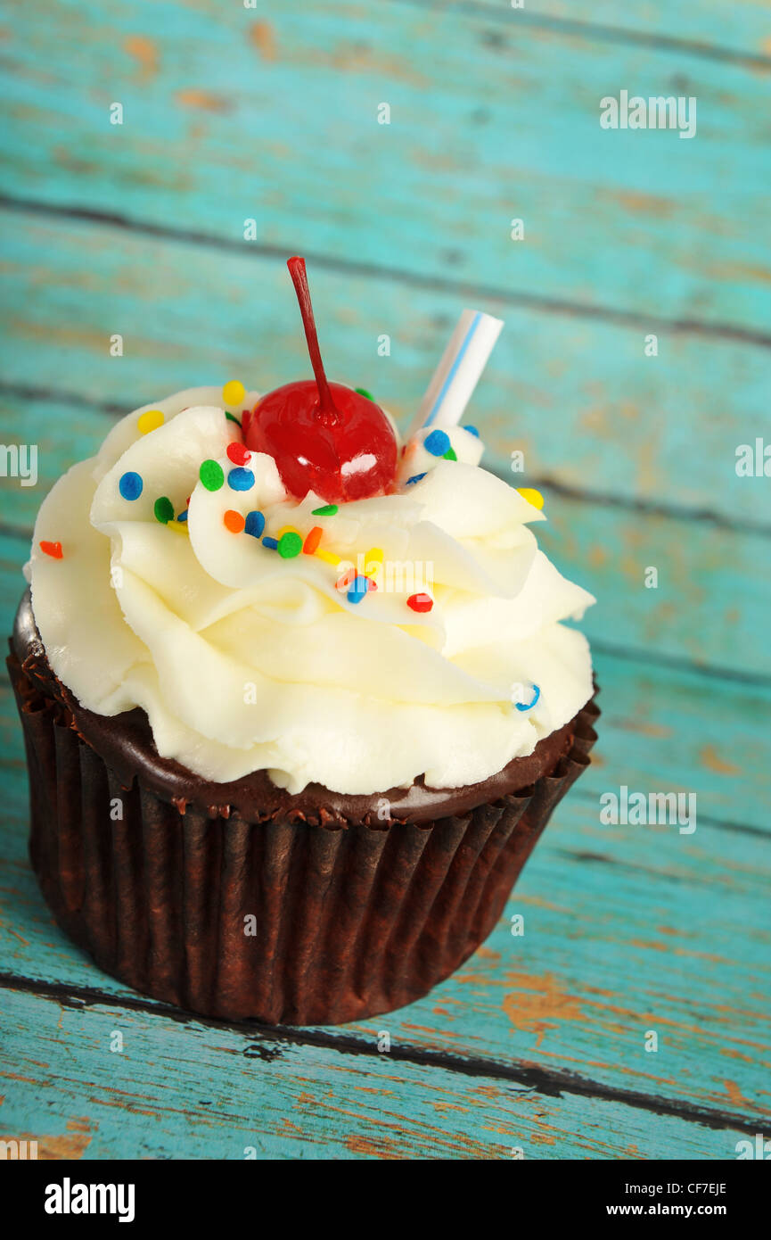 Cupcake cherry on top hi-res stock photography and images - Alamy