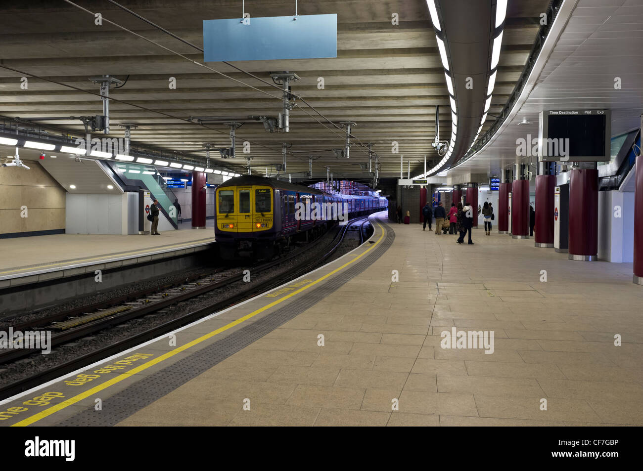 New thameslink train hi-res stock photography and images - Alamy