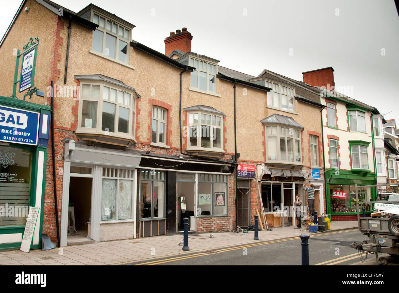Row or parade of shops hi-res stock photography and images - Alamy