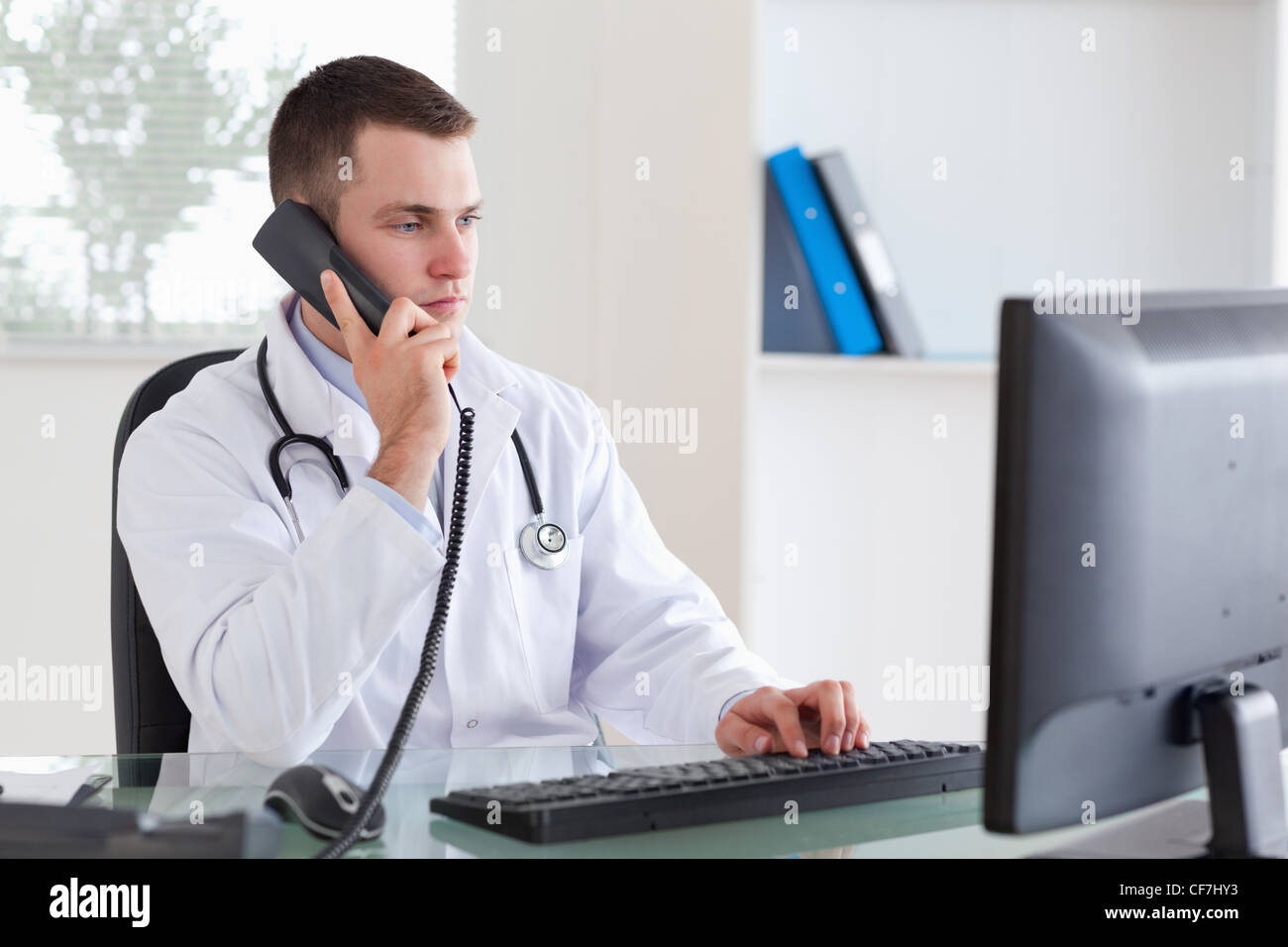 Doctor on telephone hi-res stock photography and images - Alamy
