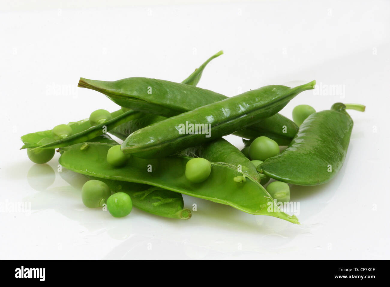 A pile of pea pods and peas Stock Photo - Alamy