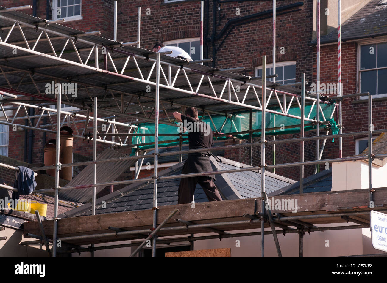 Workmen Builders Scaffolders Working On Scaffolding Stock Photo - Alamy