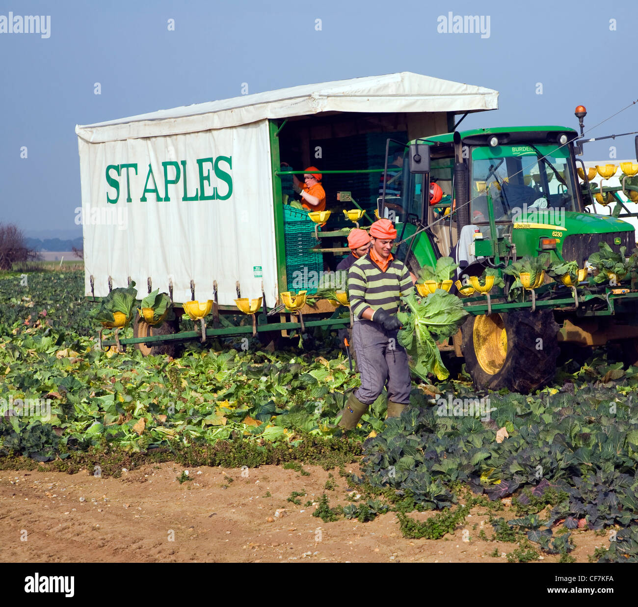 Farm workers field england hi-res stock photography and images - Alamy