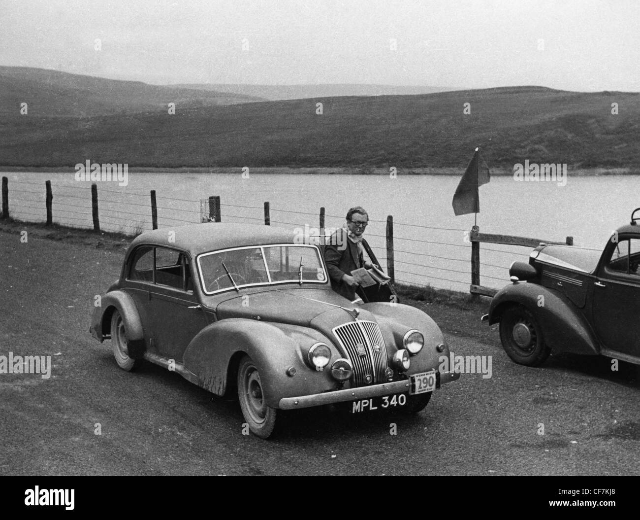 Saloon motor car hi-res stock photography and images - Alamy