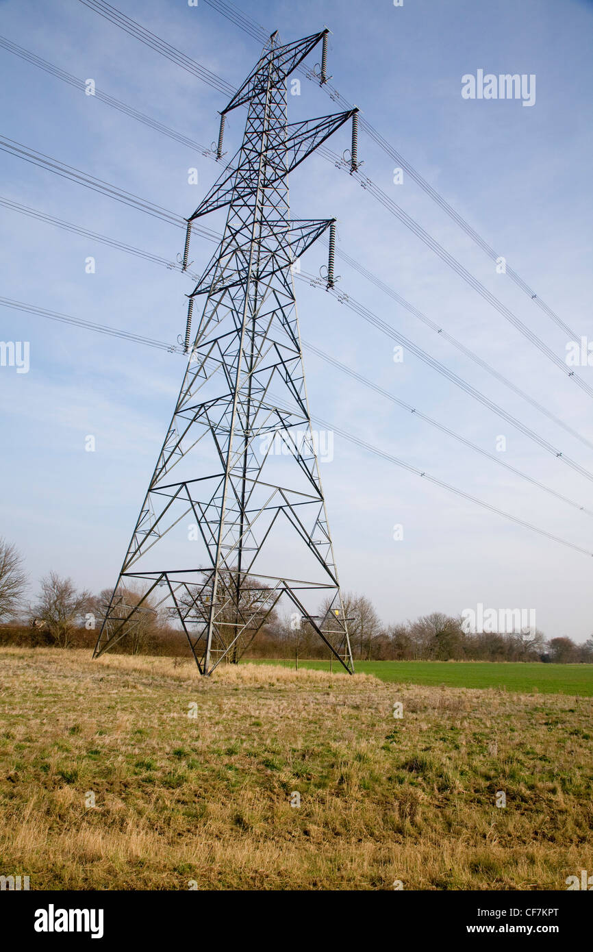 High voltage electricity pylons suffolk uk hi-res stock photography and ...