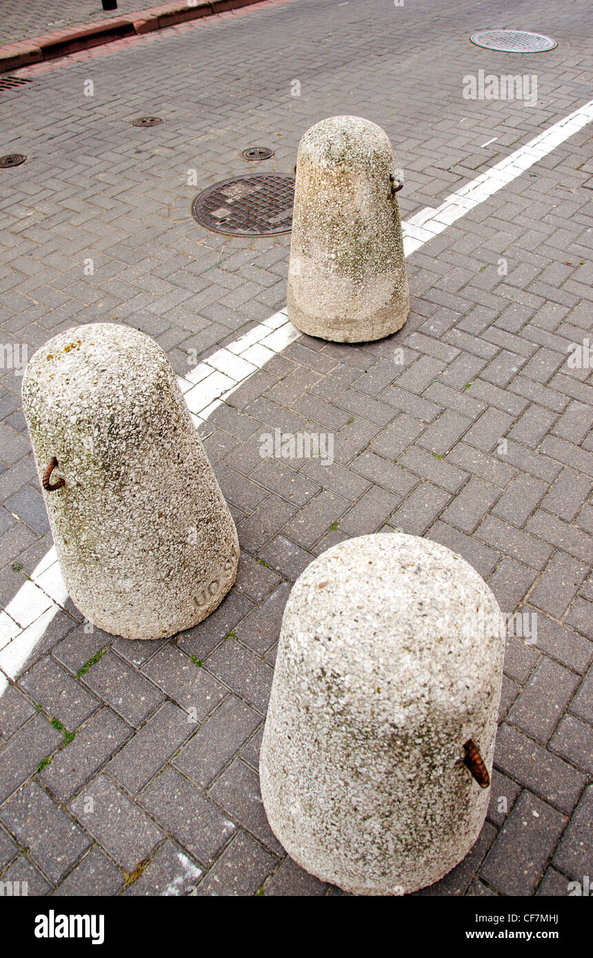 Concrete bollards hi-res stock photography and images - Alamy
