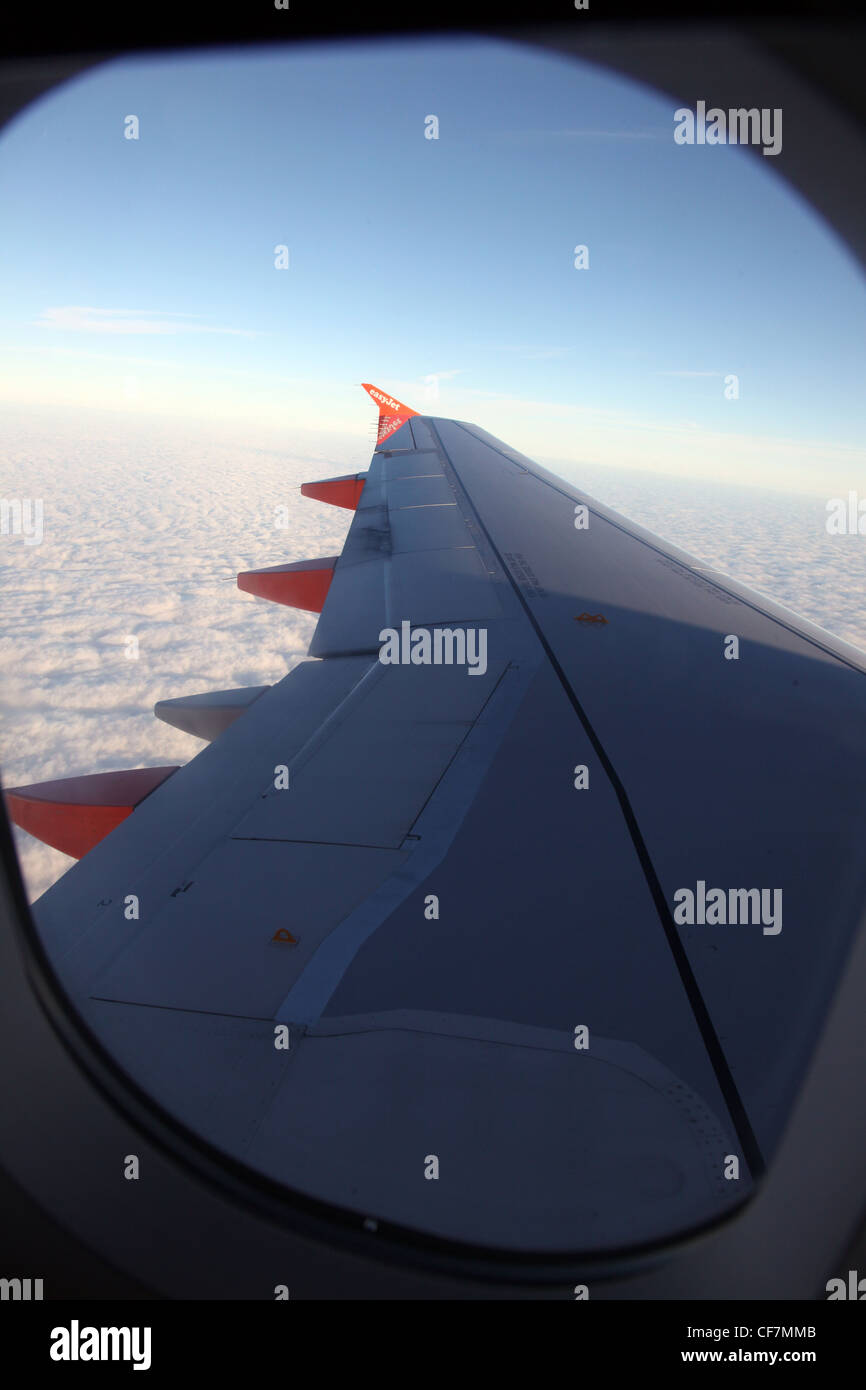 Easyjet flying hi-res stock photography and images - Alamy