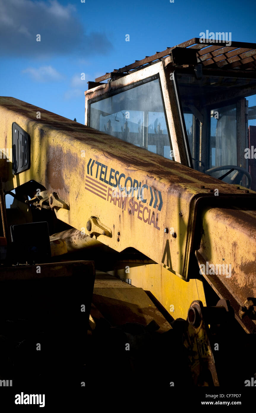 Digger tipping hi-res stock photography and images - Alamy