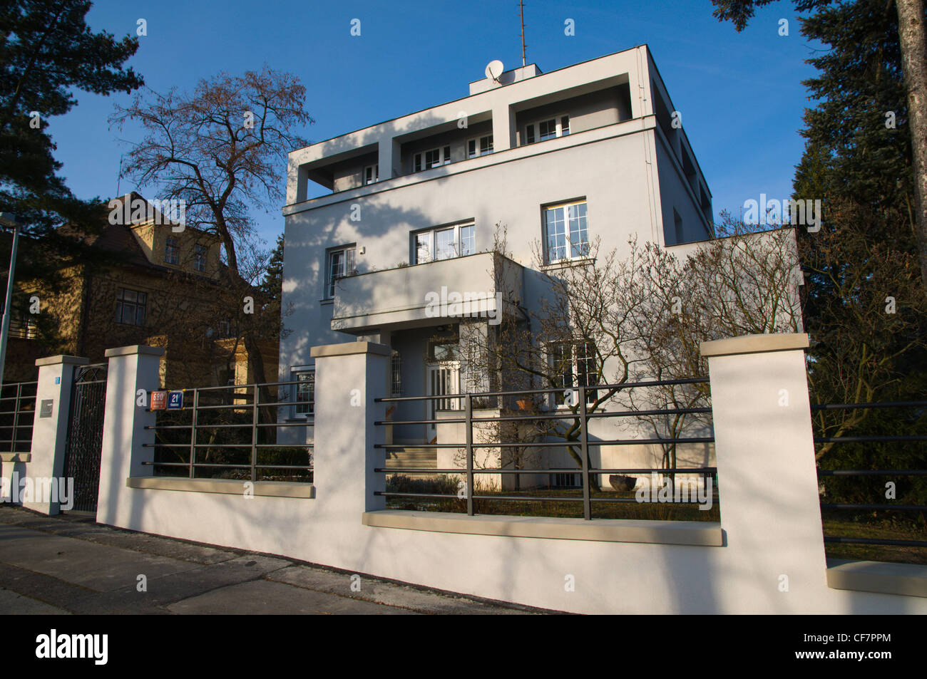 Functionalism style hi-res stock photography and images - Alamy