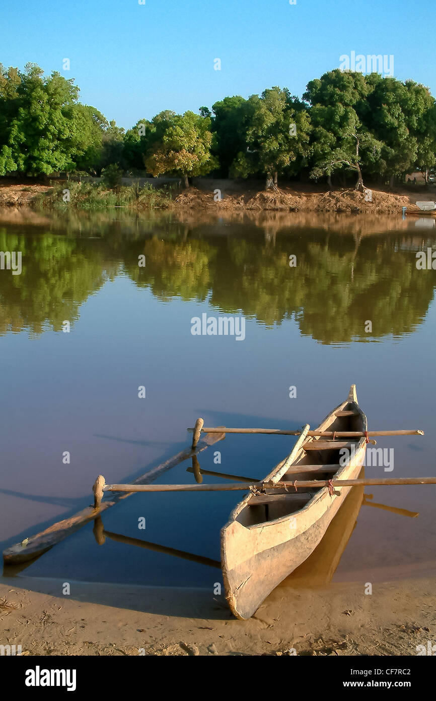 Malagasy outrigger pirogue sail hi-res stock photography and images - Alamy