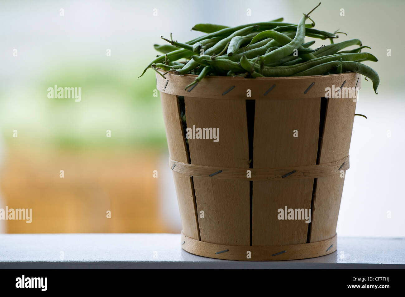 Crate of fresh string beans at farm stand Stock Photo - Alamy