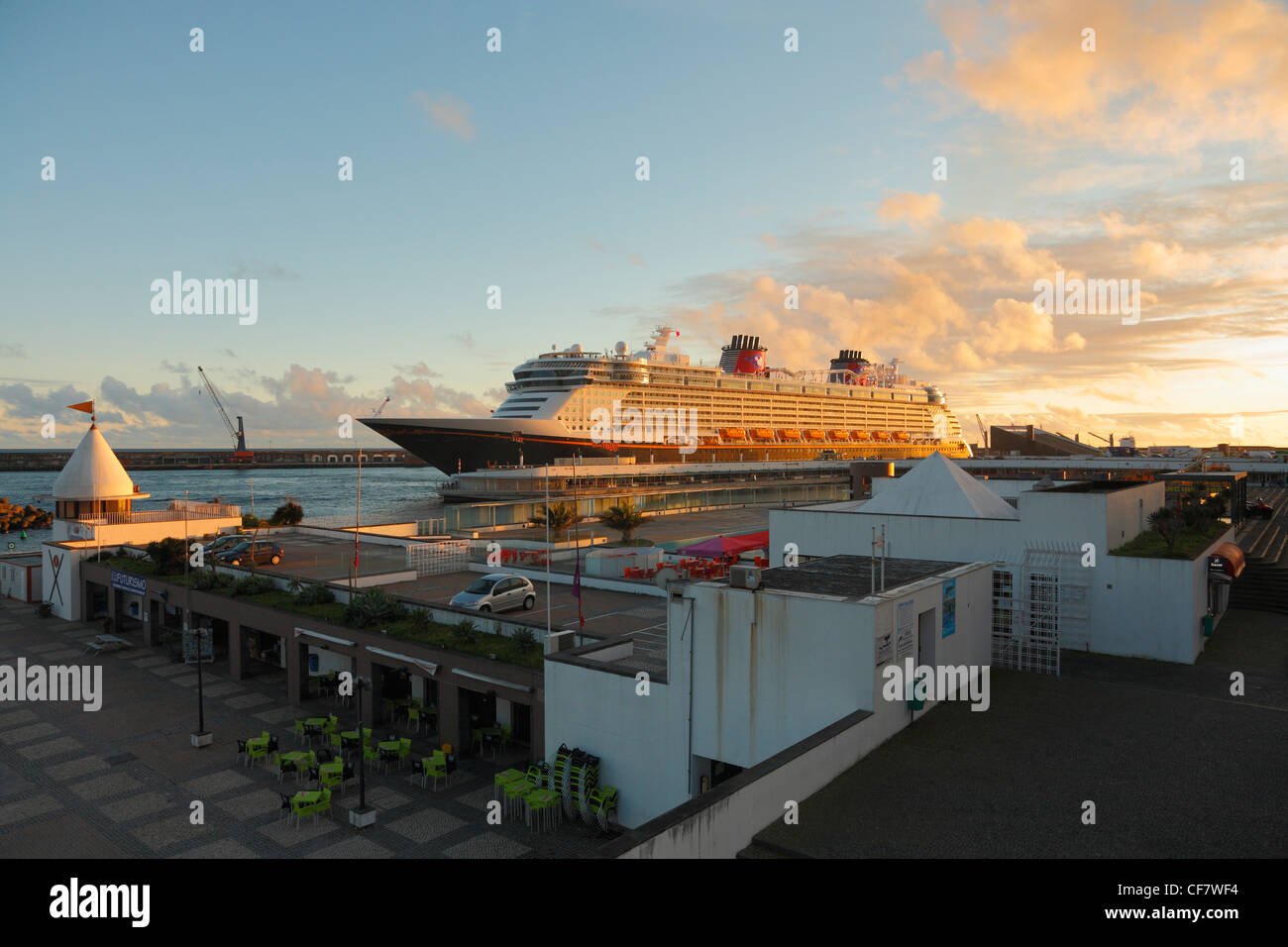 Disney complex hi-res stock photography and images - Alamy