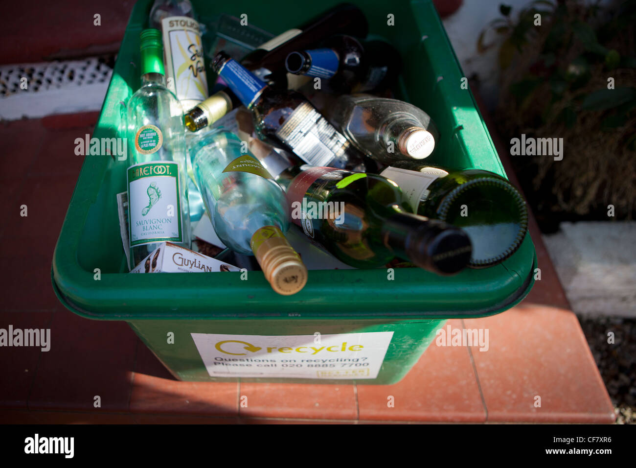 Glass recycling bin drinking hi-res stock photography and images - Alamy