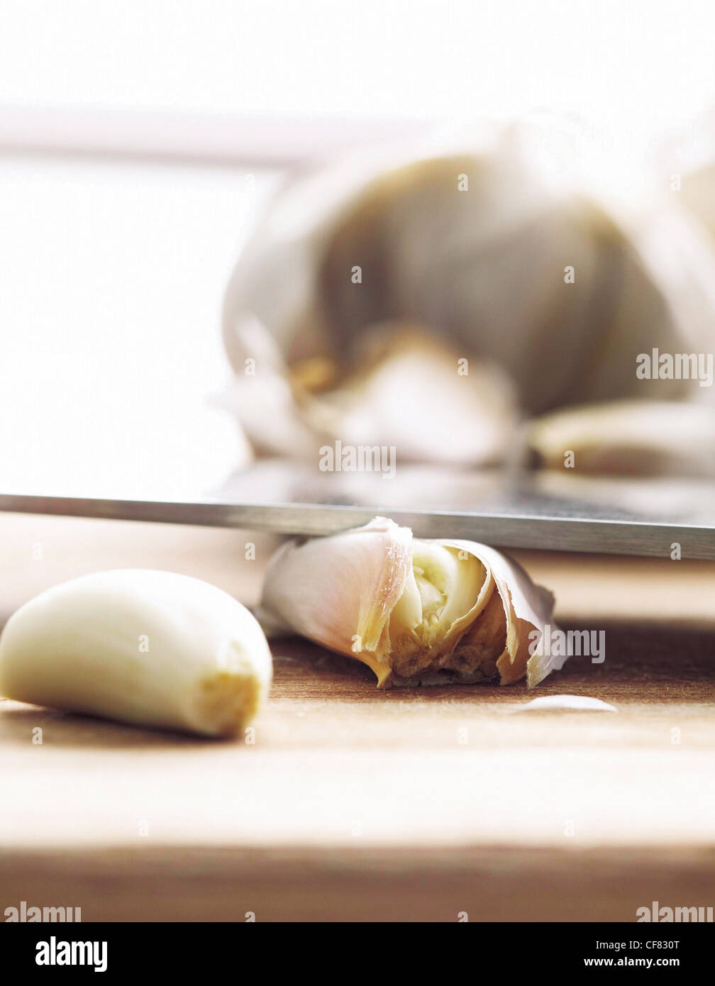 Cloves garlic crushed knife hi-res stock photography and images - Alamy