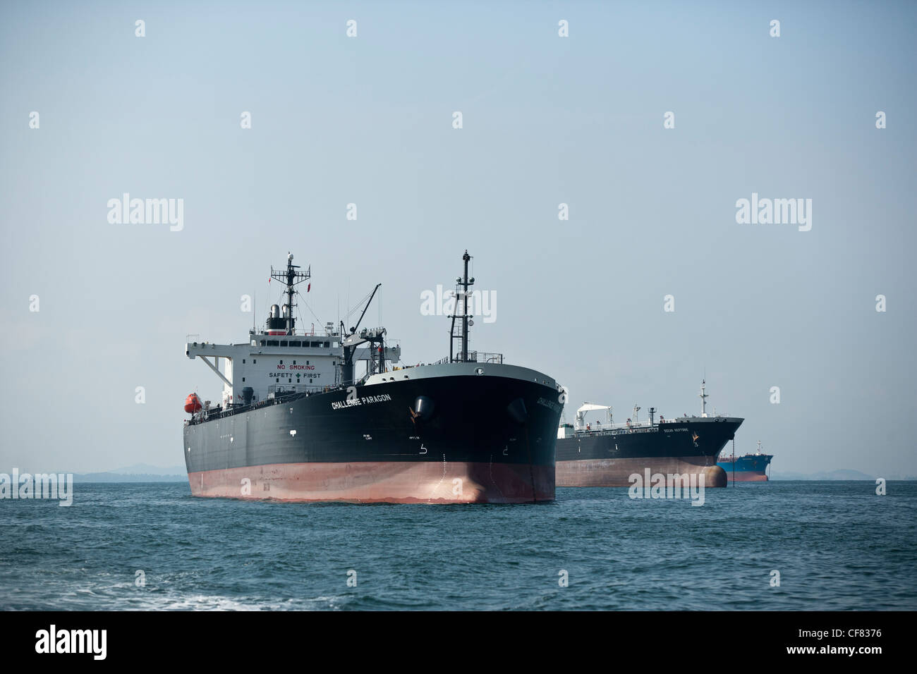 Ships lie at anchor off the east coast of Singapore Stock Photo - Alamy