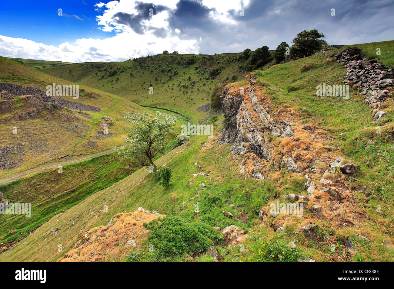 Summer view through Tansley Dale near Litton village, Peak District ...