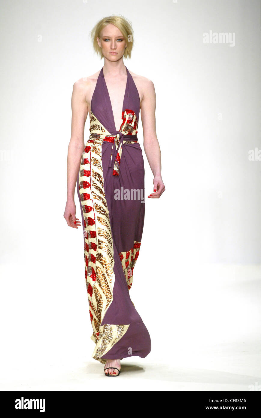 Issa London Ready to Wear Autumn Winter Blonde female model Jade ...