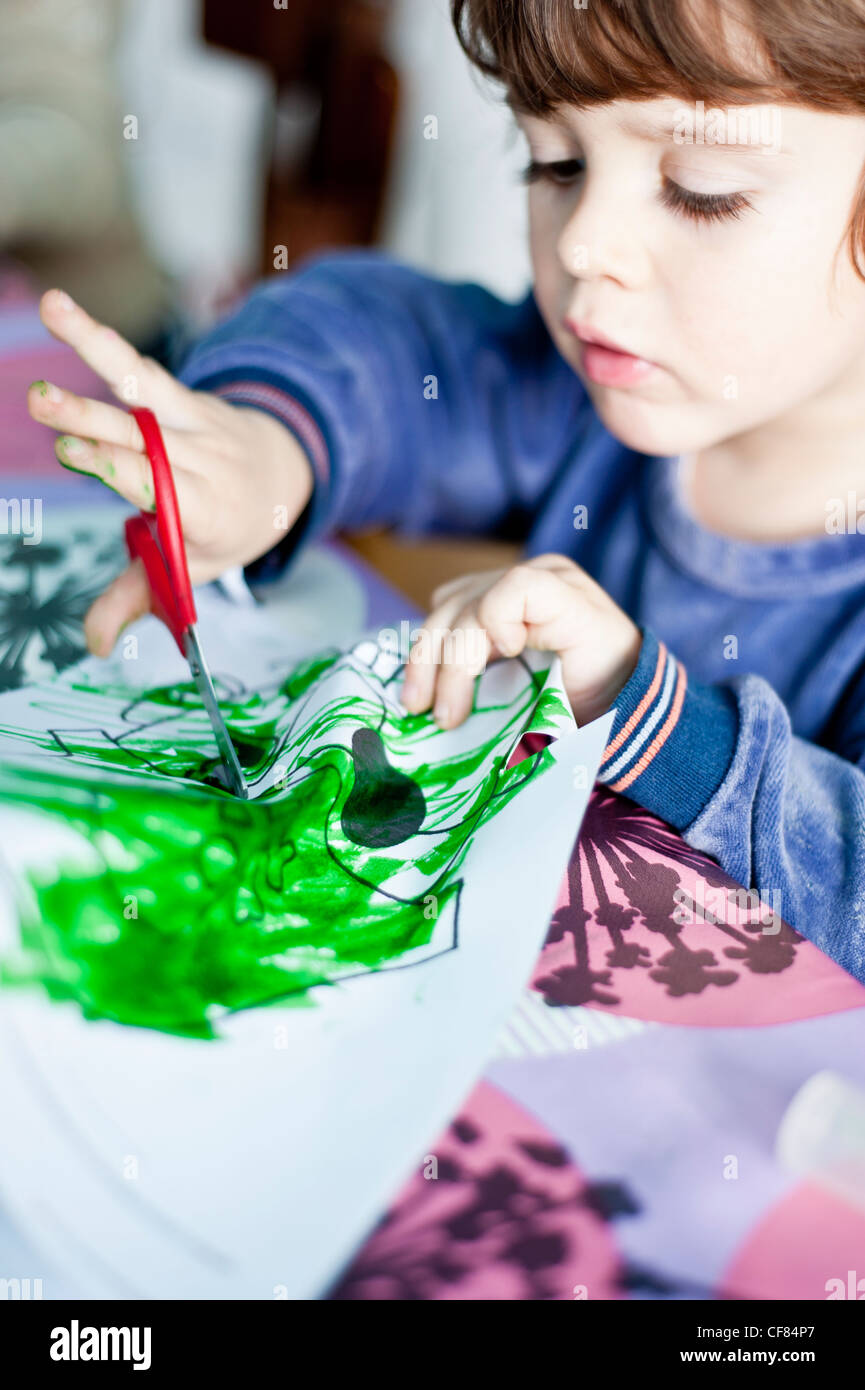 Draw cut hi-res stock photography and images - Alamy