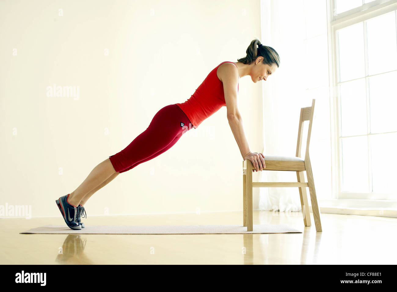 Knee push ups hi-res stock photography and images - Alamy