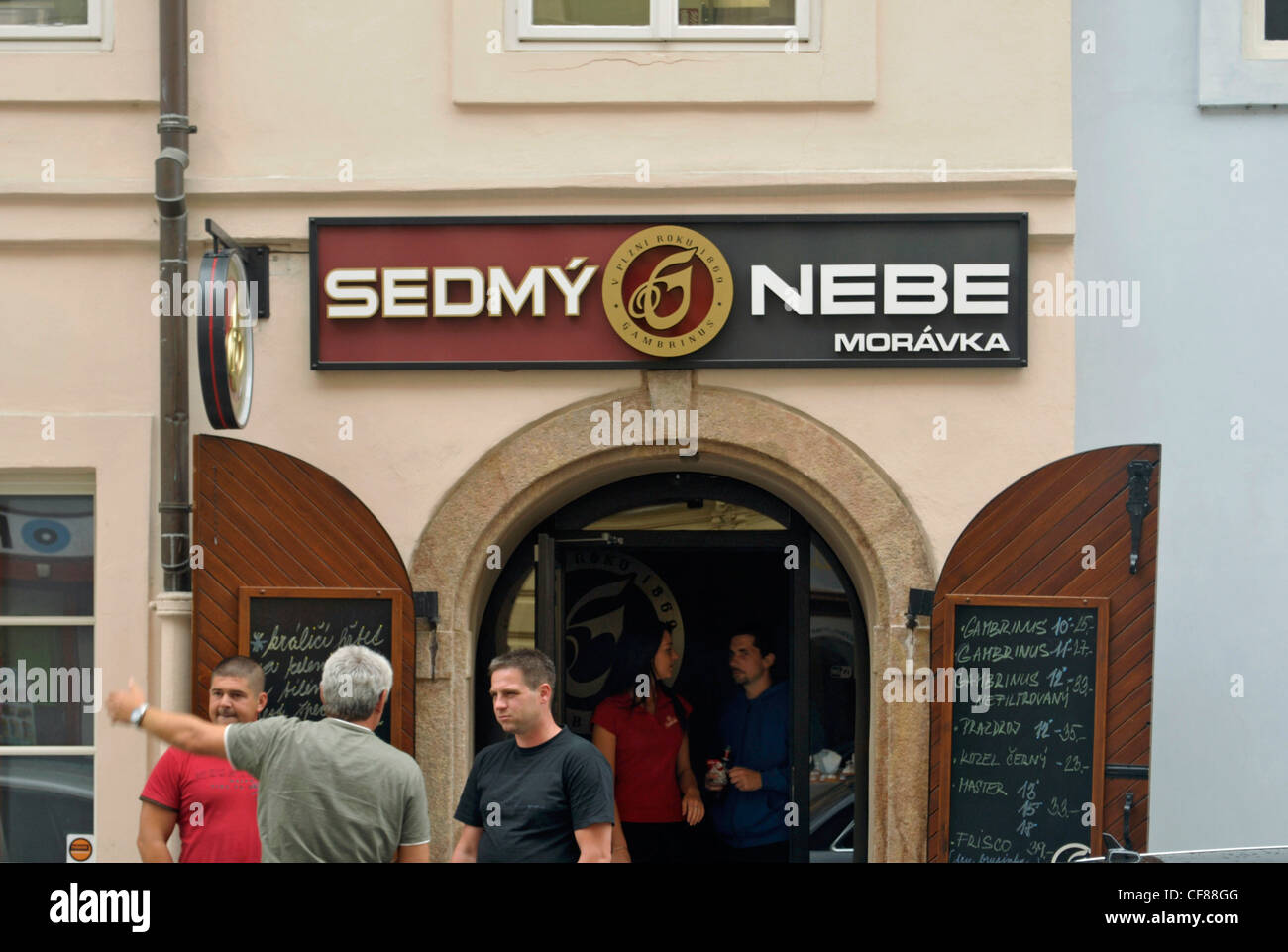 Pils bar hi-res stock photography and images - Alamy