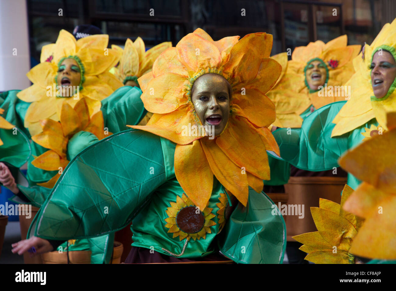 Masked women hi-res stock photography and images - Alamy