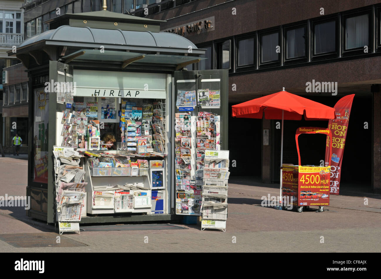 Newspaper street hi-res stock photography and images - Alamy