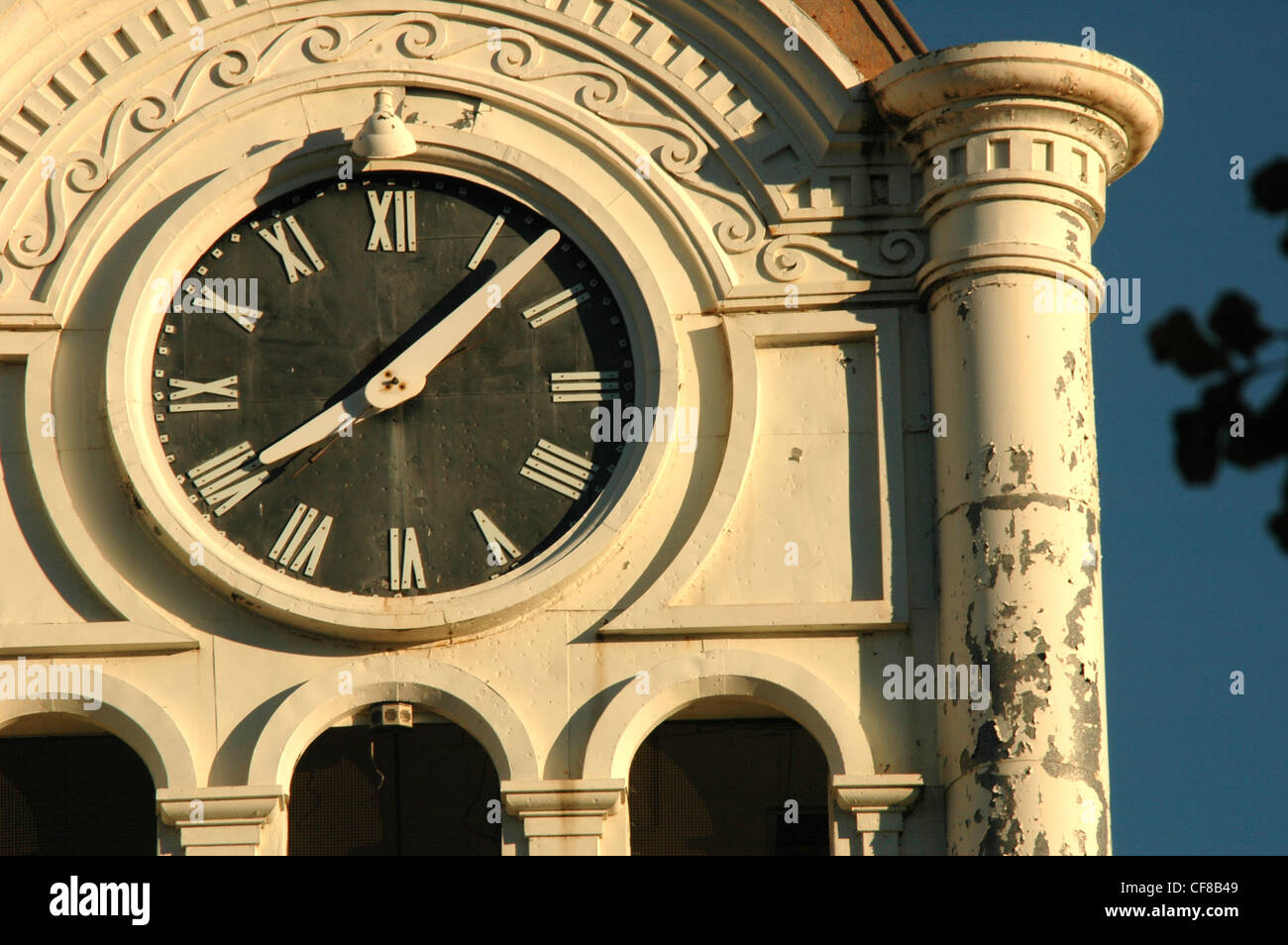 Classic pillars hi-res stock photography and images - Alamy