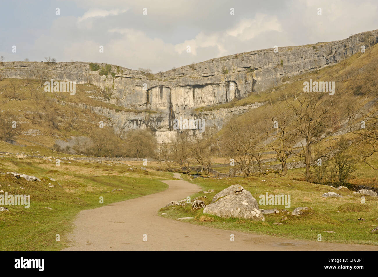 Malham Cove in the Yorkshire Dales Stock Photo - Alamy
