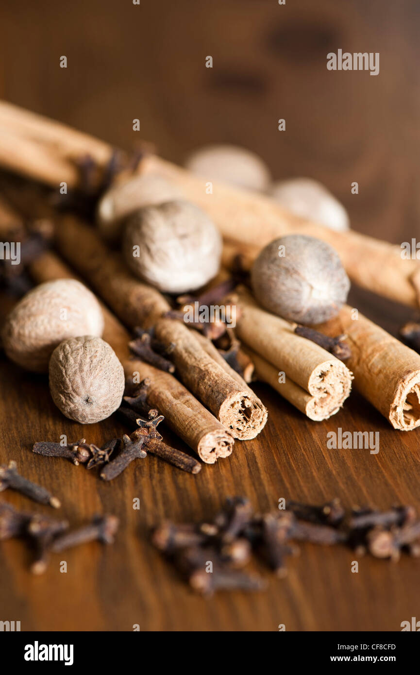 Cinnamomum harvest hi-res stock photography and images - Alamy