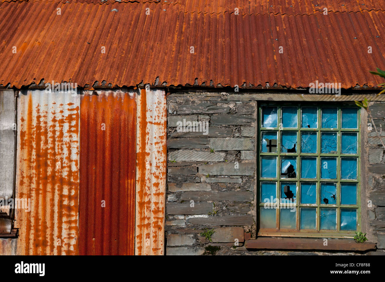 Corrugated iron sheet hi-res stock photography and images - Alamy