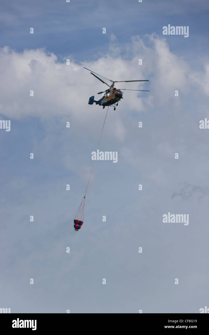 Fire fighting helicopter hi-res stock photography and images - Alamy