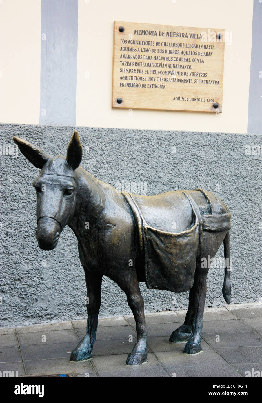 Donkey sculpture hi-res stock photography and images - Alamy