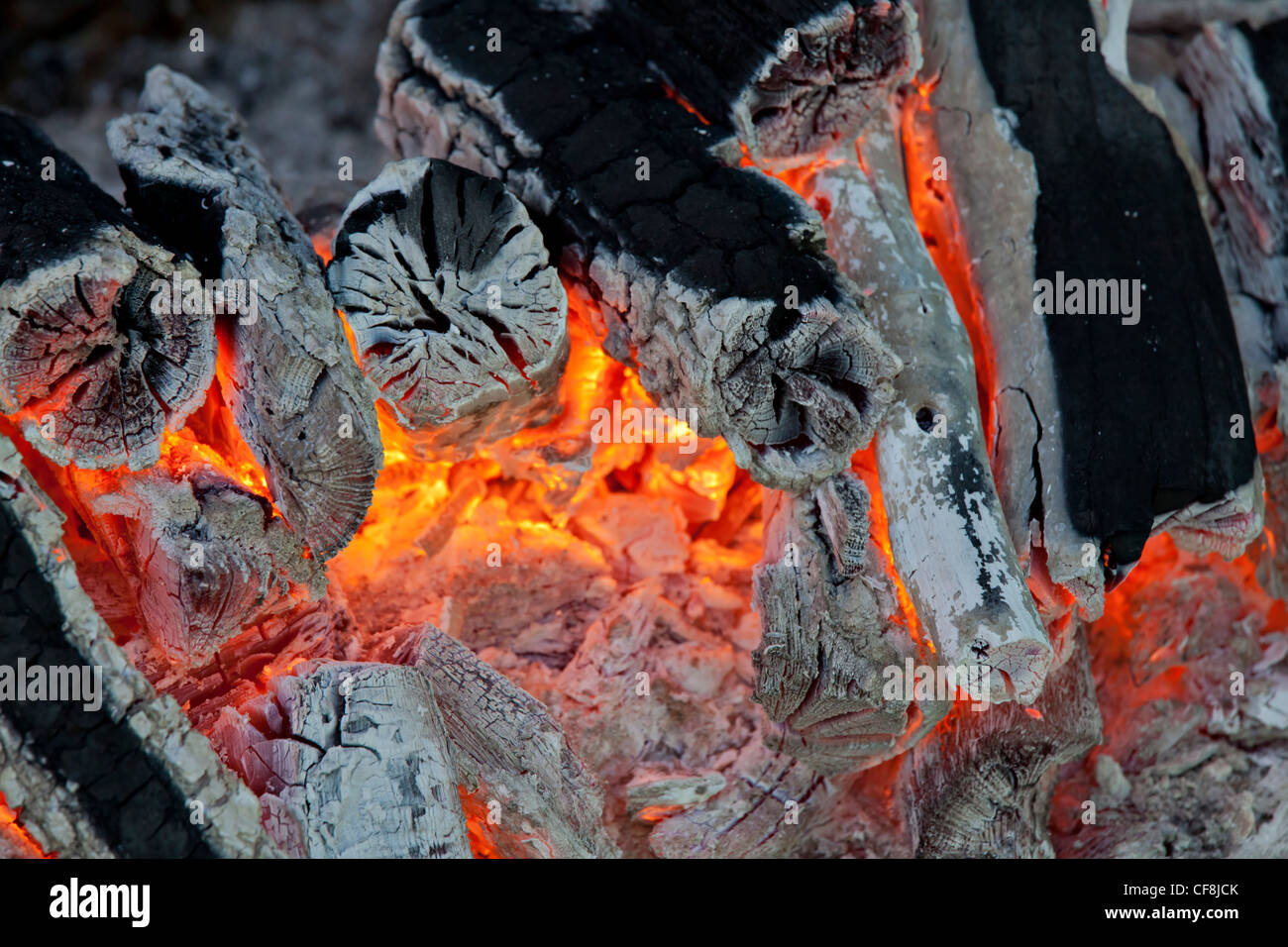 Log fire hi-res stock photography and images - Alamy