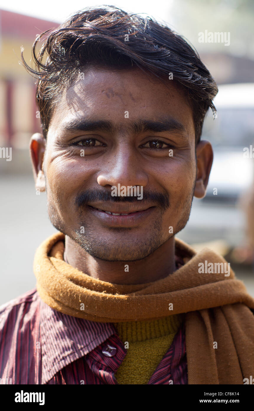 India poor man hi-res stock photography and images - Alamy