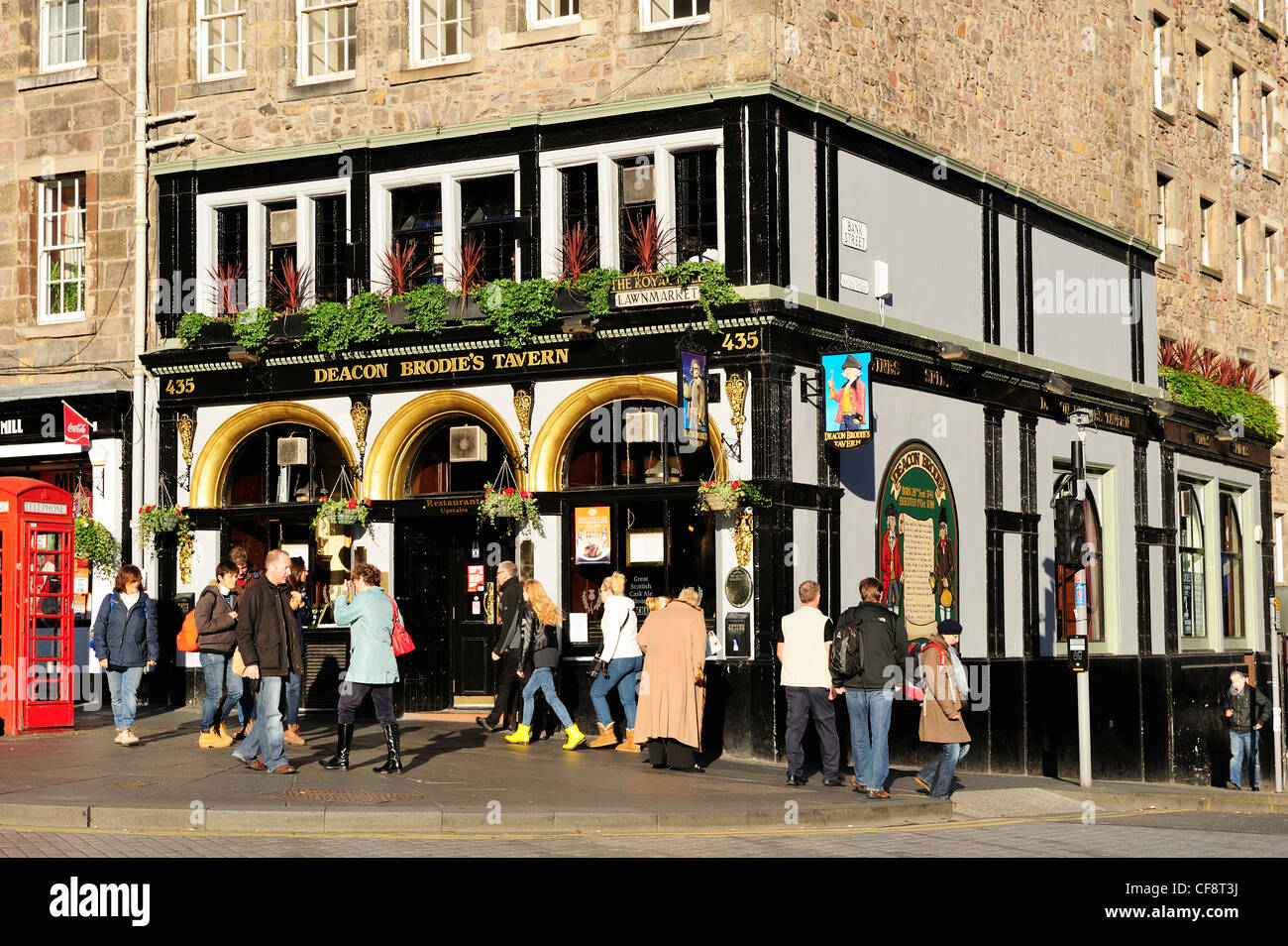 Deacon Brodie's Tavern on the Royal Mile, Edinburgh, Scotland Stock ...