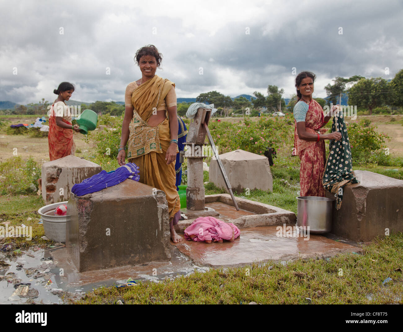 women washing clothes Stock Photo - Alamy