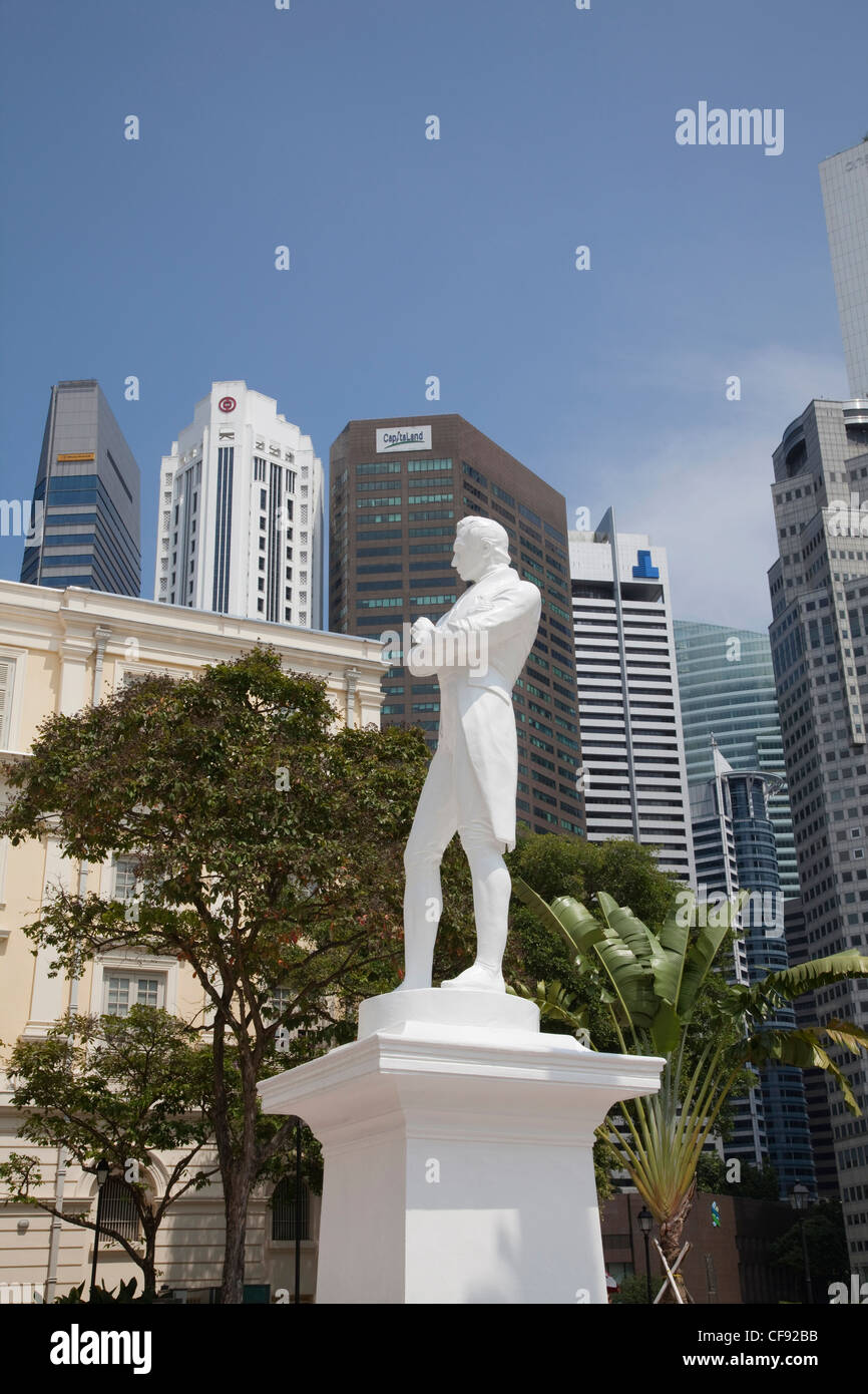 Sir Stamford Raffles statue,Landing site Stock Photo - Alamy