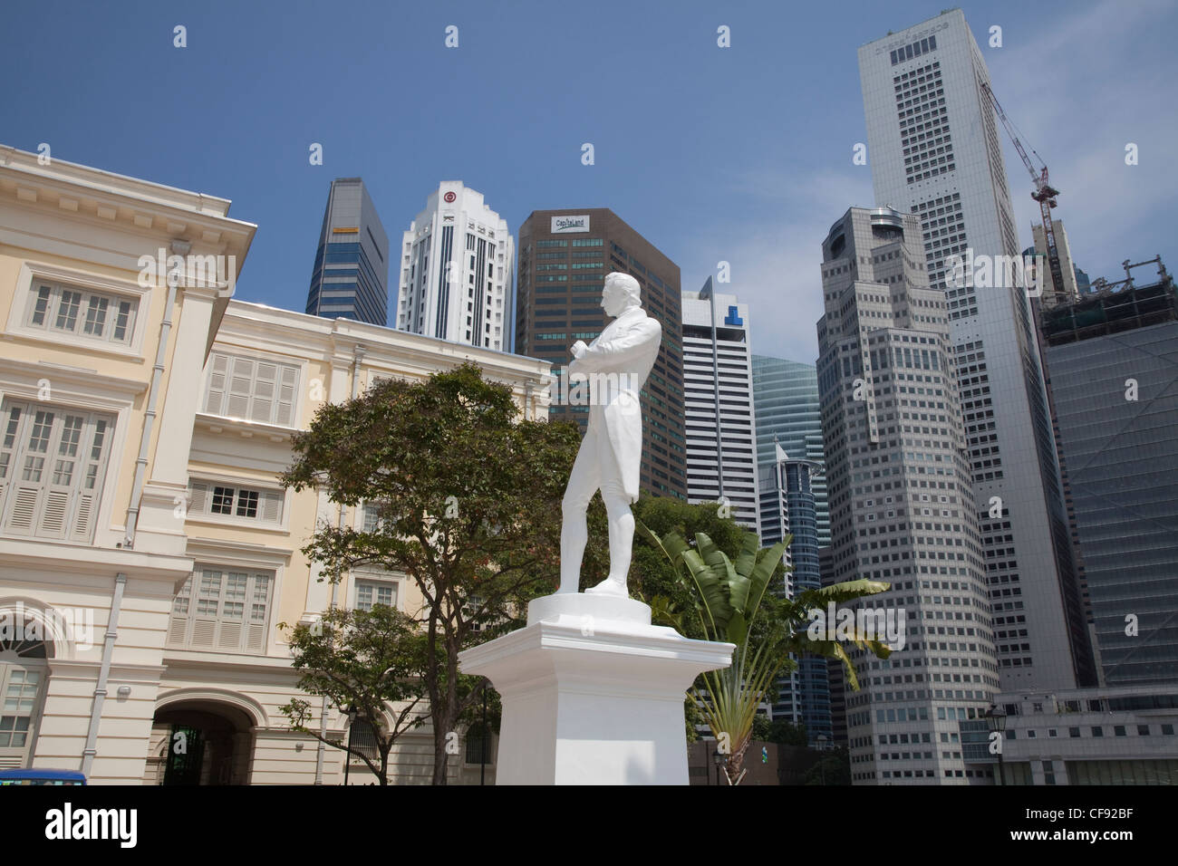 Sir Stamford Raffles statue,Landing site Stock Photo - Alamy