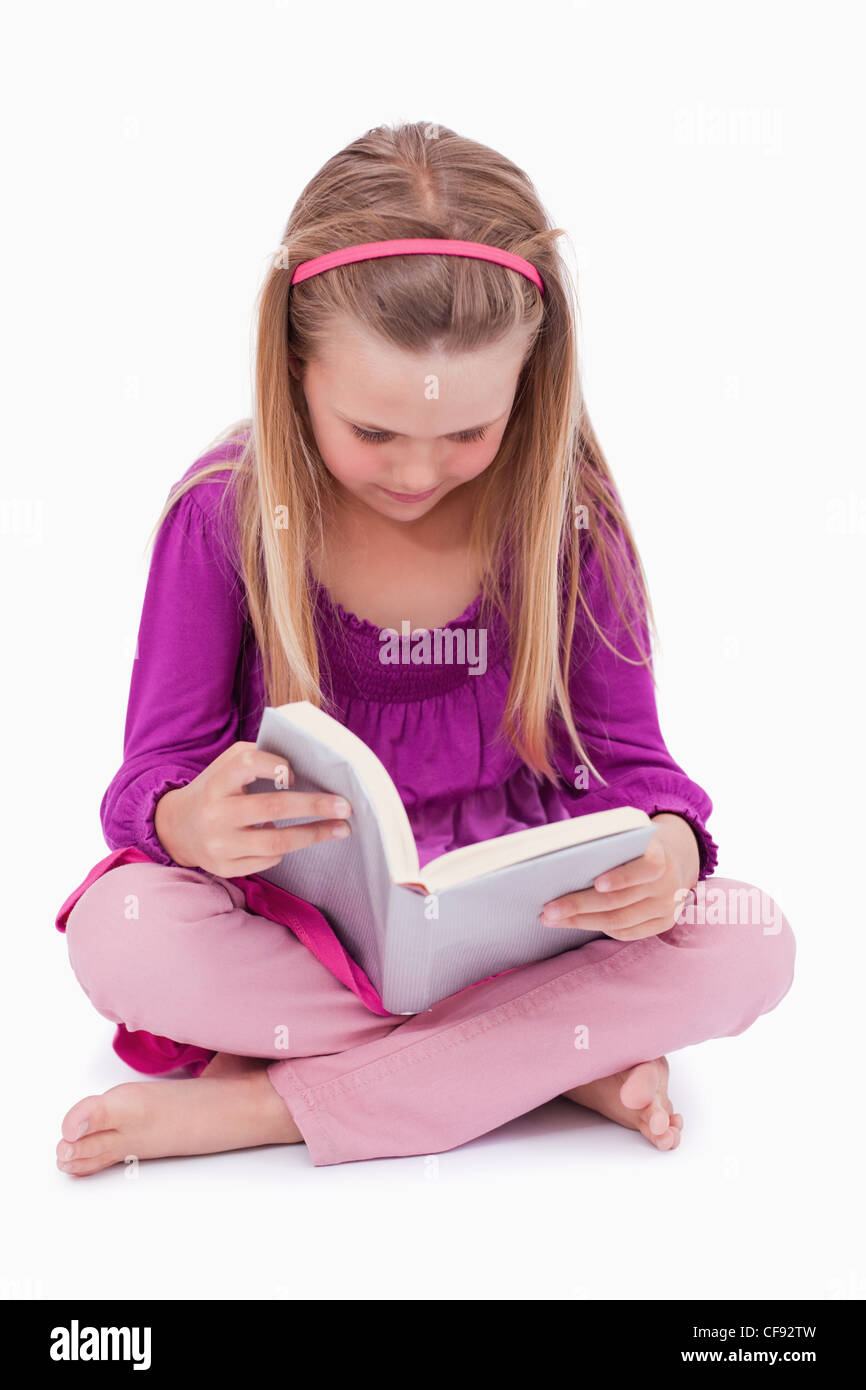 Portrait of a cute girl reading a book Stock Photo - Alamy
