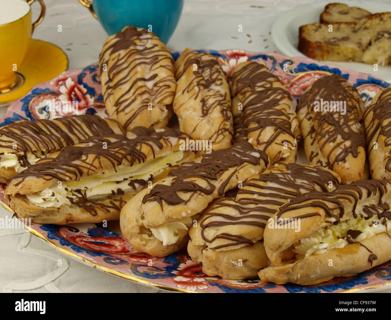 Cream chocolate eclairs hi-res stock photography and images - Alamy