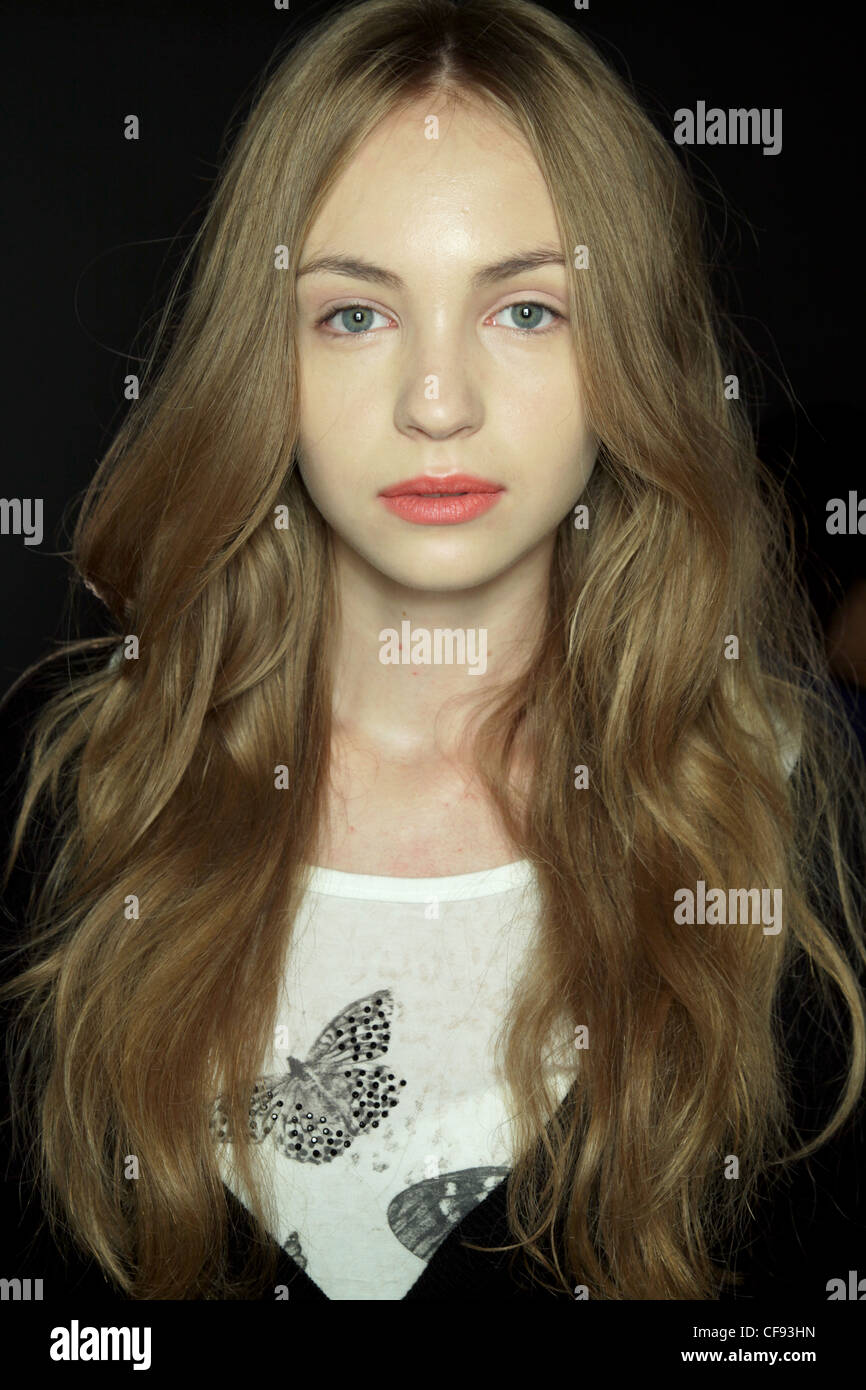 Karen Walker Backstage New York Ready to Wear Spring Summer 2011 Stock ...