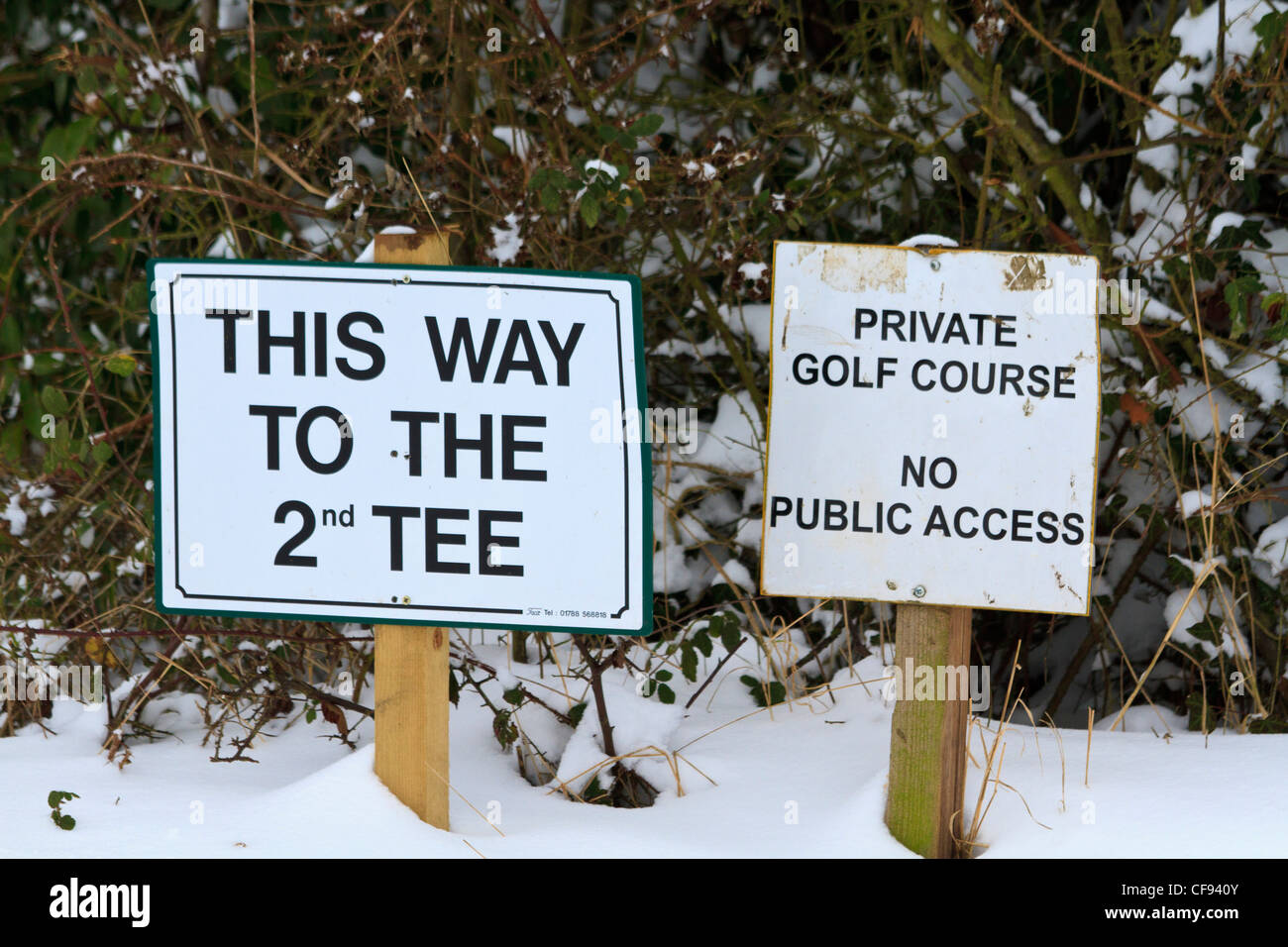 Snow covered golf course with direction signs, Suffolk, England Stock ...