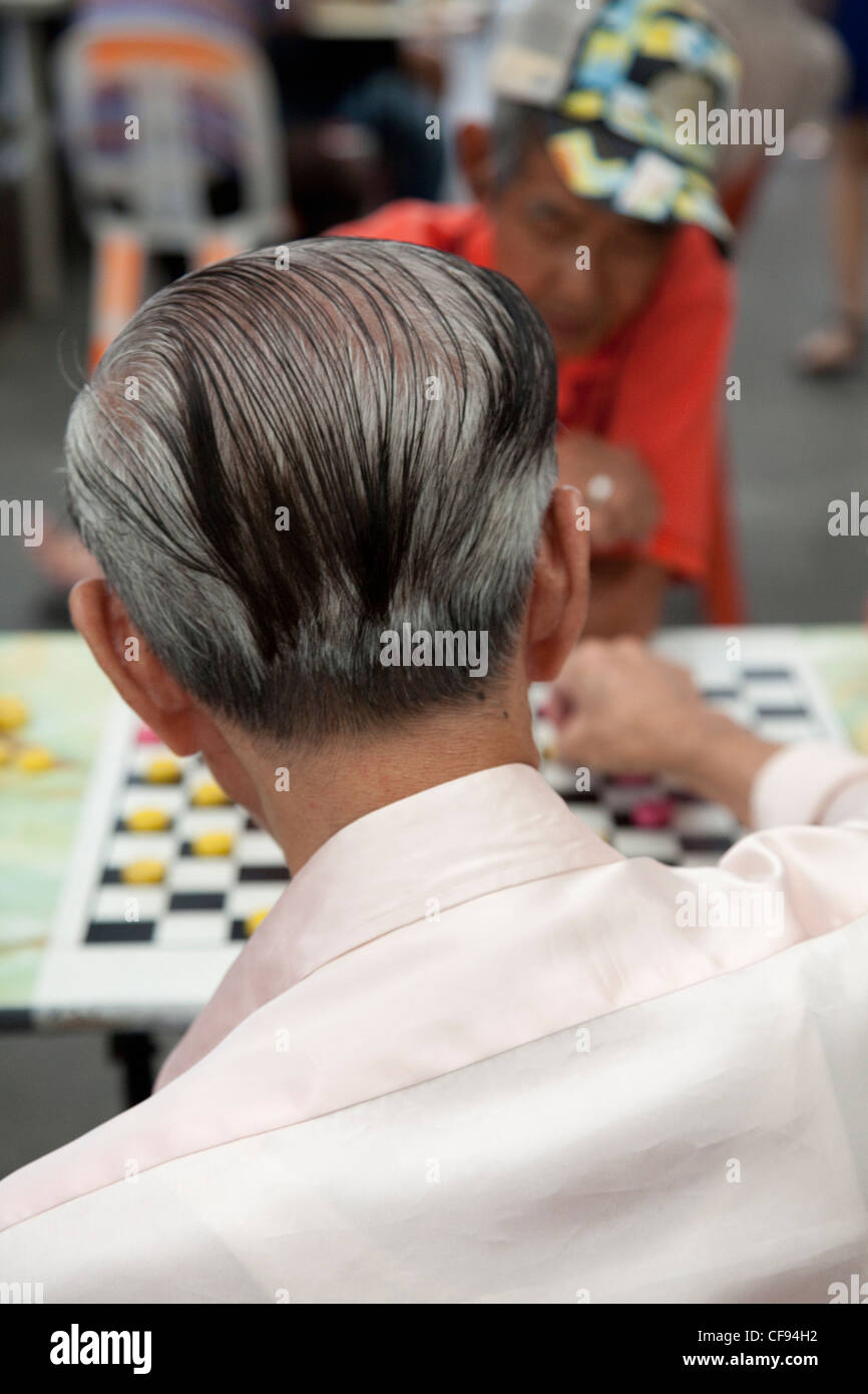 group of chinese men watching draughts game Stock Photo - Alamy